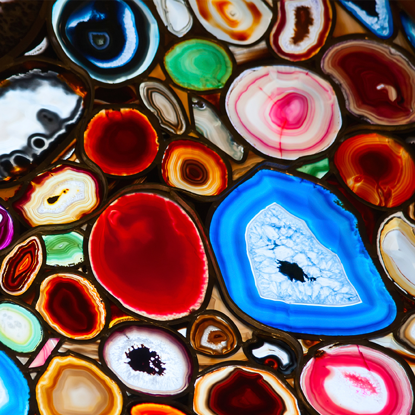 Le pouvoir des agates et leur influence sur les chakras - WeMystic France