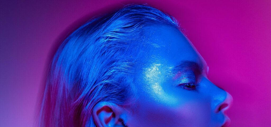 Quelle est la signification d’une aura violette ? - WeMystic France
