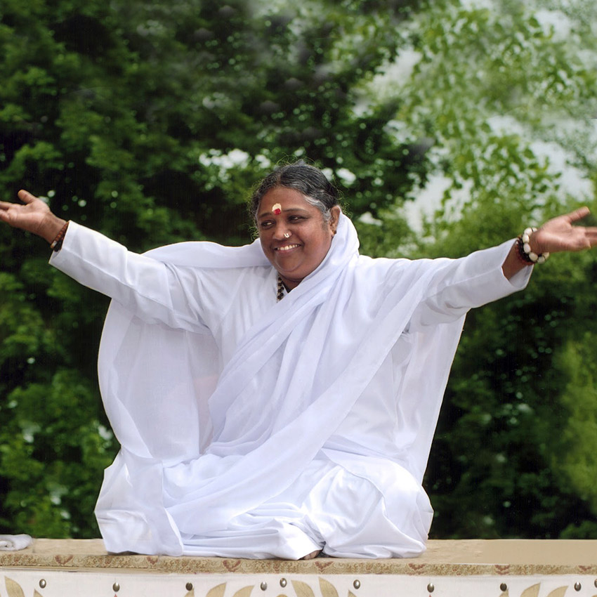 Qui est Amma, ce personnage incroyable d'origine indienne ? - WeMystic ...