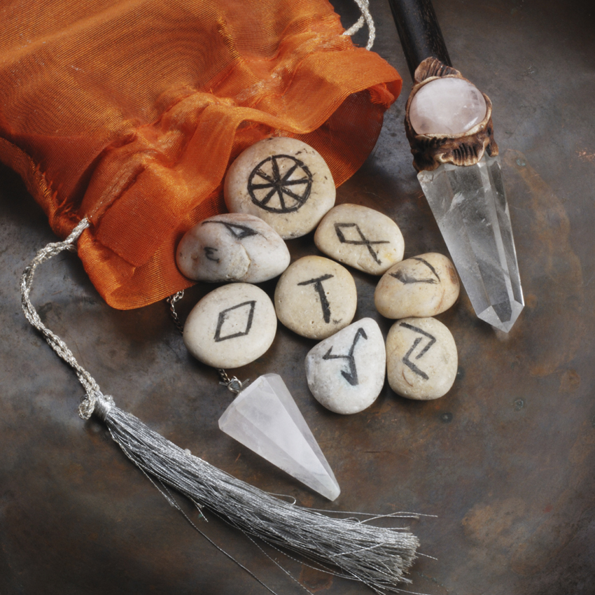 Le symbole des runes en 2019 - WeMystic France