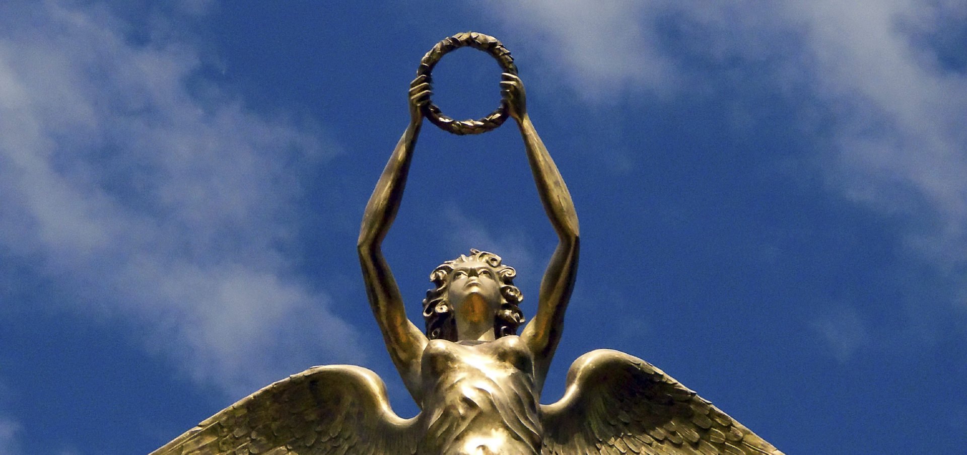 Archange Haniel : quand et comment l'invoquer ? - WeMystic France