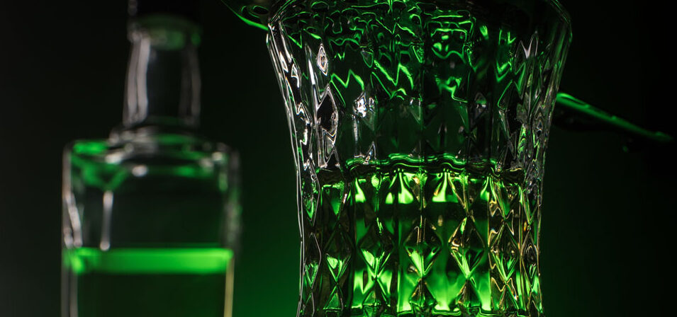 Rêver de l'absinthe : quelle signification ? - WeMystic France