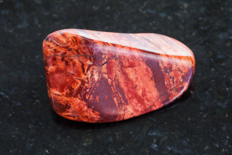 Le jaspe rouge : vertus et bienfaits - WeMystic France